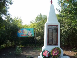 Погибшим в Великой Отечественной войне (Kurgan Region, Pritobolniy District, selo Obukhovo), anıt, heykel  Kurganskaya oblastından