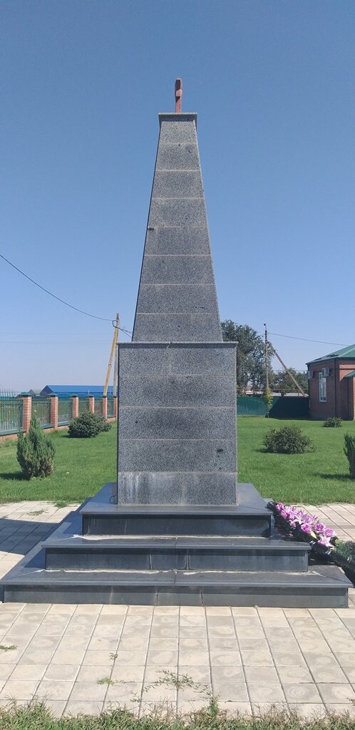 Anıt, heykel Братская могила 3 воинов Советской Армии, погибших в 1943г., Stavropolski krayı, foto