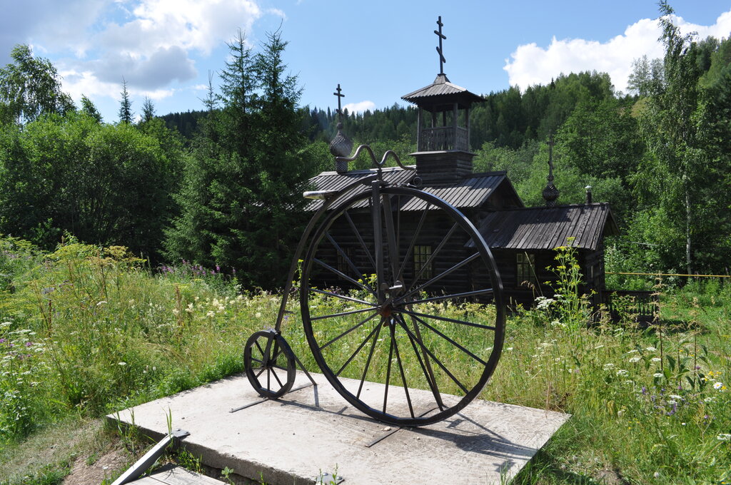 Park, sokak heykeli Велосипед Артамонова, Çusovoy, foto