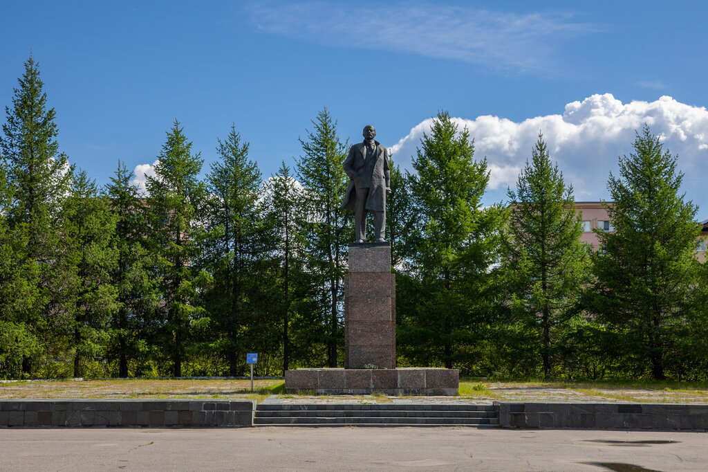 Anıt, heykel В.И. Ленин, Monchegorsk, foto