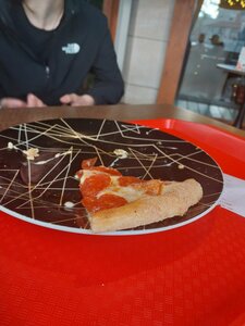 7LiR (Torgovaya ulitsa No:5Г, Abakan), kafe  Abakan'dan