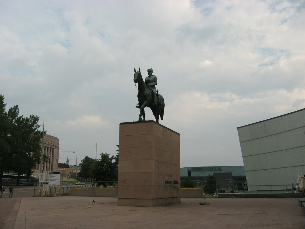 Park, sokak heykeli Carl Gustaf Emil Mannerheim, Helsinki, foto