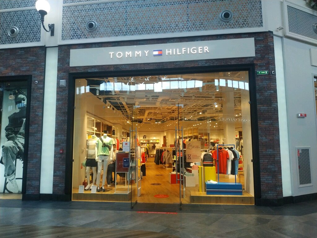 Giyim mağazası Tommy Hilfiger, Yekaterinburg, foto