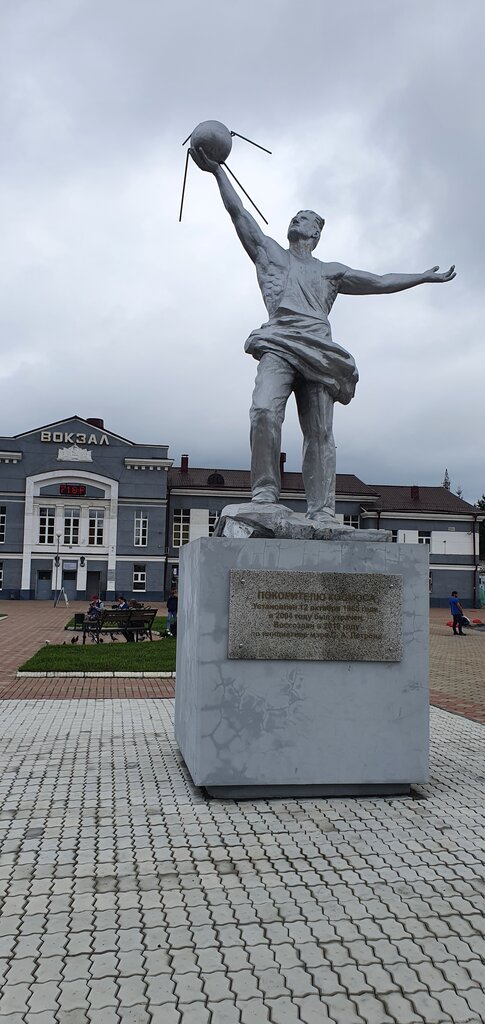 Anıt, heykel Памятник Покорителю космоса, Angarsk, foto