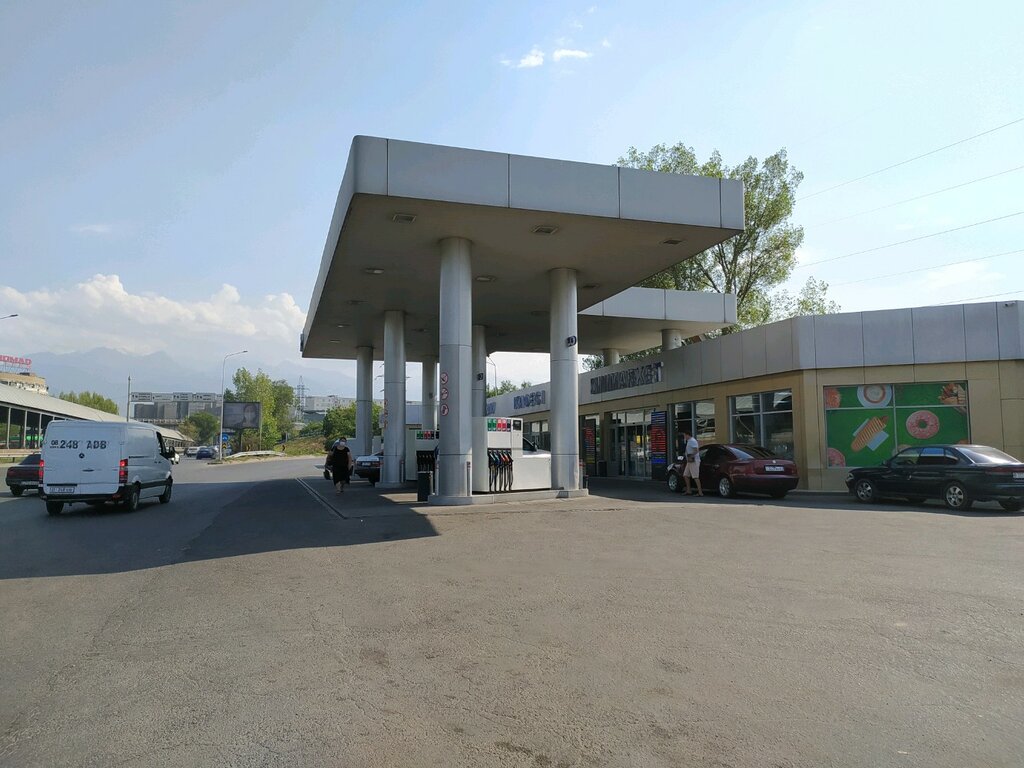 Benzin istasyonu Royal Petrol, Almatı, foto