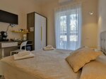 Bed Breakfast a Salerno Id 550 (Campania, Salerno, Corso Vittorio Emanuele, 140), otel  Salerno'dan