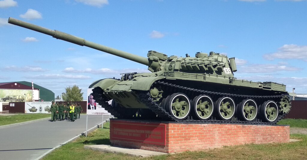 Teknoloji anıtı Танк Т-62МВ, Omsk, foto