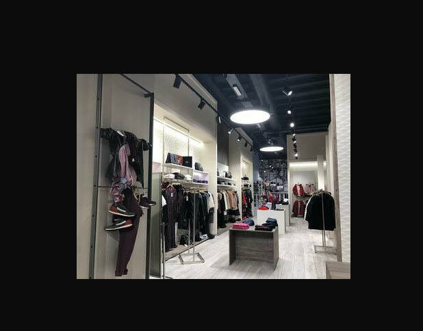 Giyim mağazası Gulliver Moda, Lazio, foto