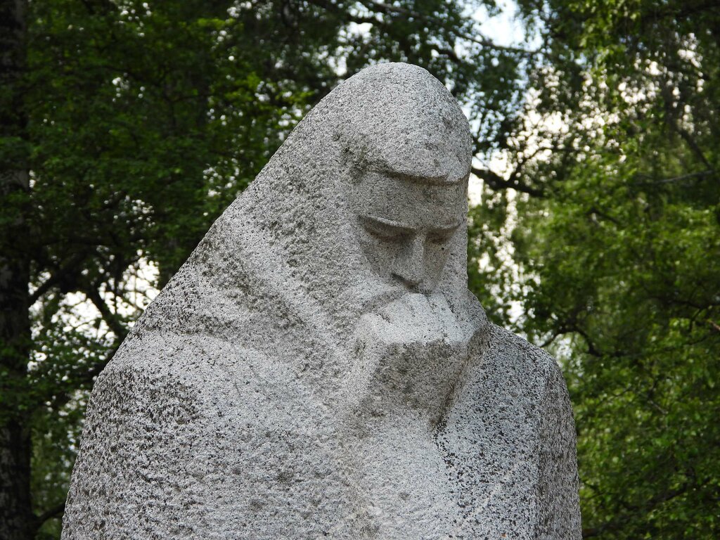 Anıt, heykel Скорбящая мать, Novomoskovsk, foto