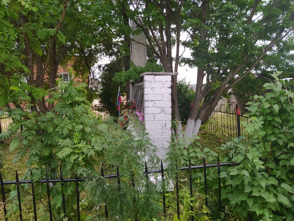 Anıt, heykel Обелиск, Sverdlovskaya oblastı, foto