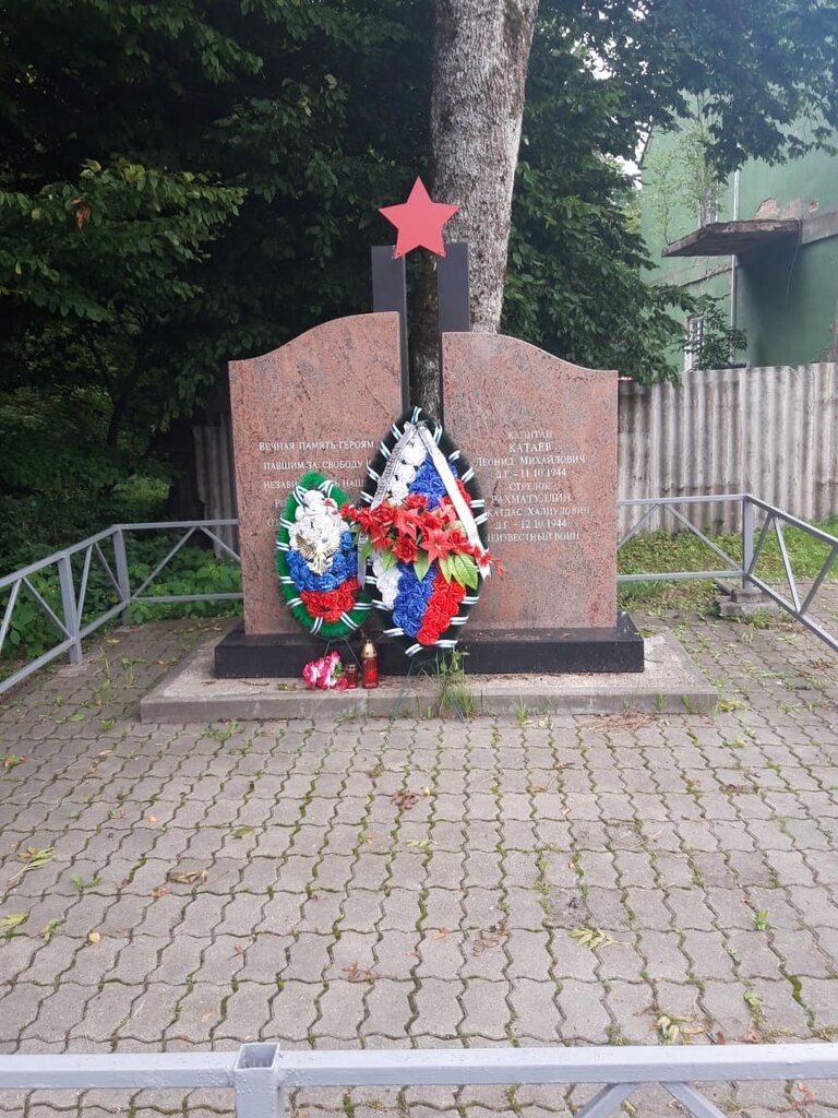 Anıt, heykel Братская могила советских воинов, Kaliningradskaya oblastı, foto