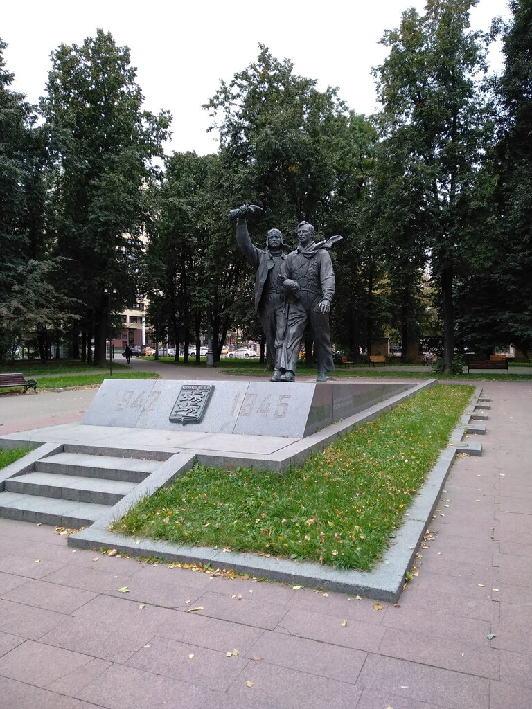 Meydan Krasnokursantsky Public Garden, Moskova, foto