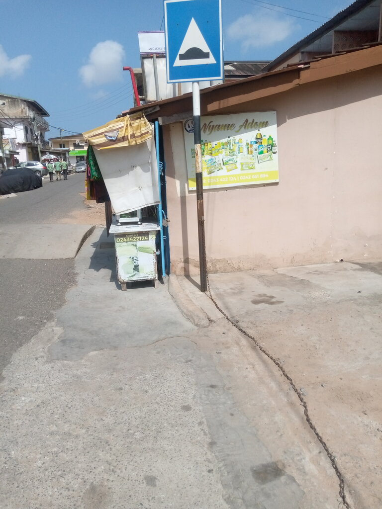 Market Nyame adom, Akra, foto