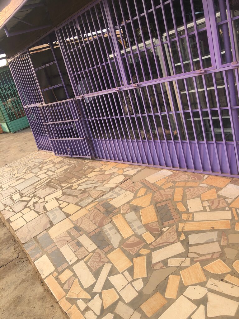 Kozmetik ve parfümeri mağazaları By His Grace, Dünya, foto