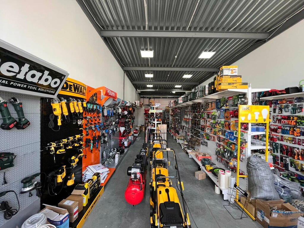 Elektrik ve benzinle çalışan aletler Tool World, Tolyatti (Togliatti), foto