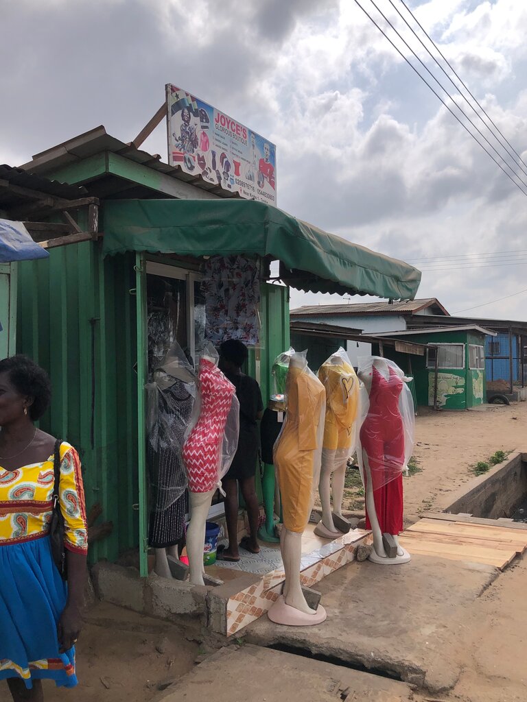 Giyim mağazası Joyce’s Glorious Boutique, Dünya, foto