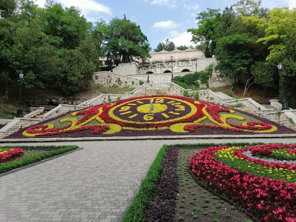 Dekorasyon ve süsleme, onur panosu Цветочные часы, Pyatigorsk, foto