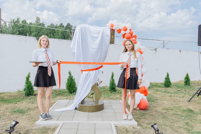 Anıt, heykel 50-летию пассажирского вагонного депо Орехово-Зуево, Moskova ve Moskovskaya oblastı, foto