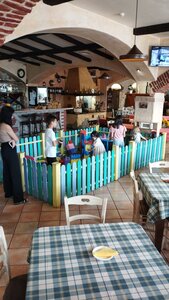 San-Pizza (Kosmonavtov Street No:14, Astrakhan), kafe  Astrahan'dan
