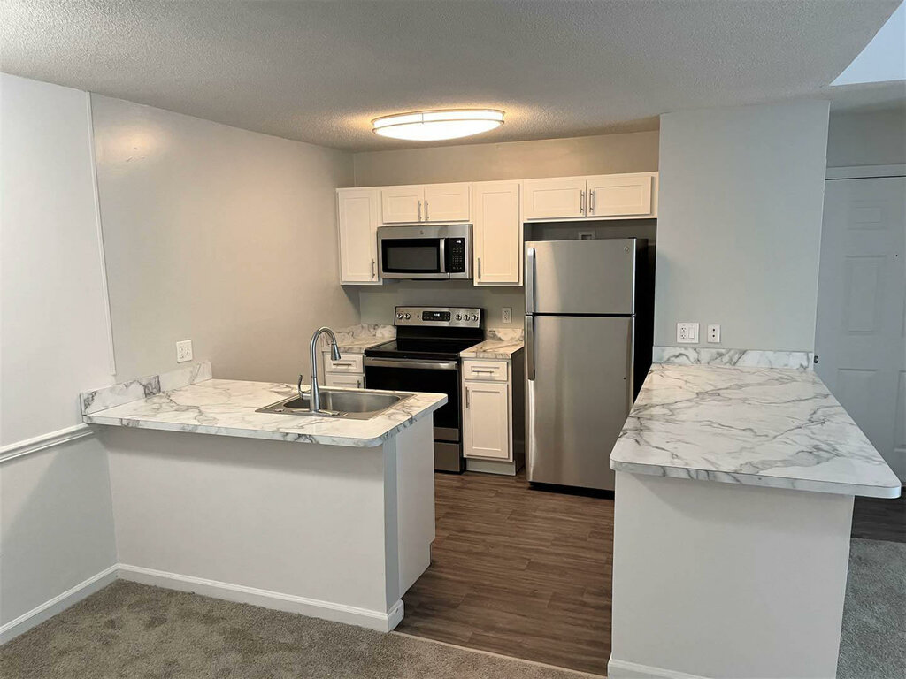 Emlak ofisi Town Place Apartments, Connecticut Eyaleti, foto