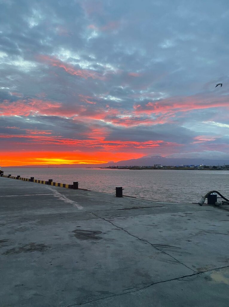 Deniz ve nehir iskeleleri Ust-Kamchatsk Port, Kamçatski krayı, foto