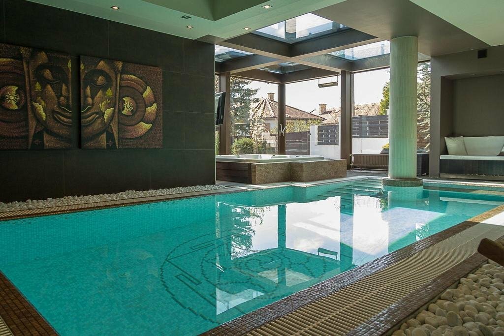 Otel Luxury Villa With Inside Pool, Pest, foto