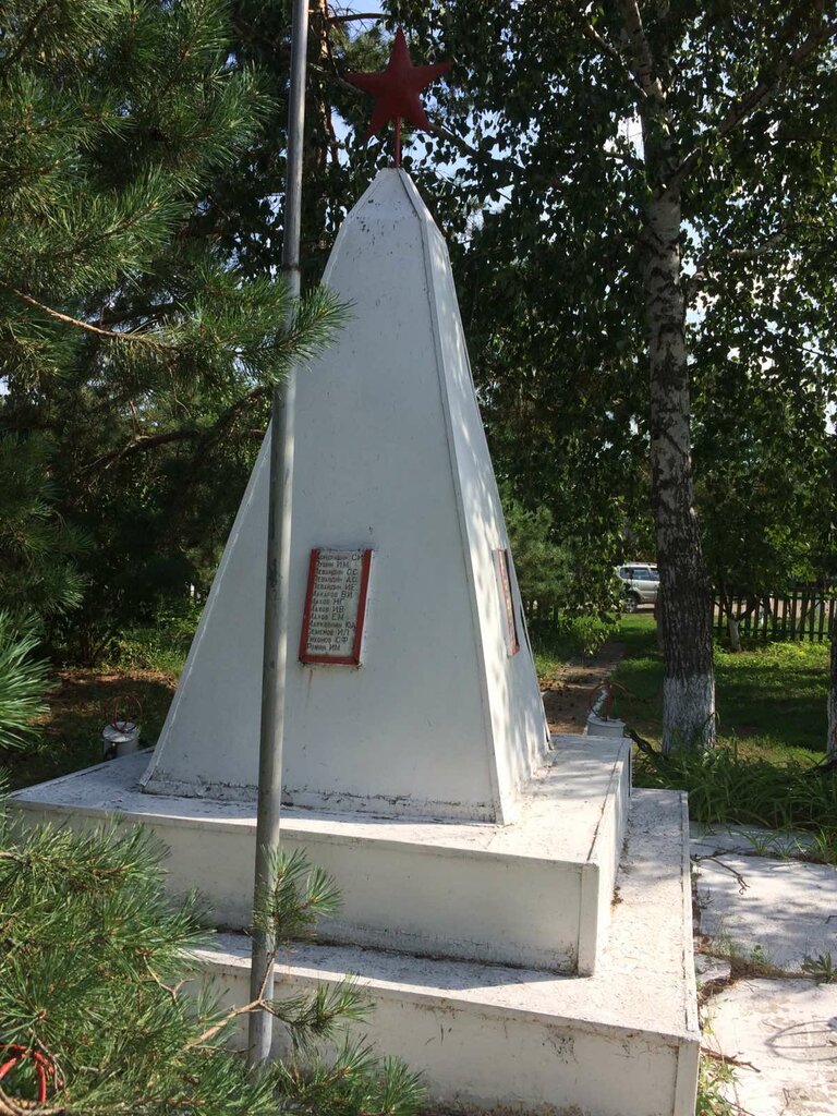 Anıt, heykel Воинам-землякам, погибшим на фронтах Великой Отечественной войны, Saratovskaya oblastı, foto