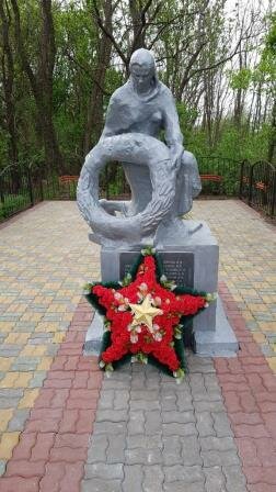 Anıt, heykel Воинам, погибшим в Великой Отечественной войне 1941-1945 гг., Rostovskaya oblastı, foto