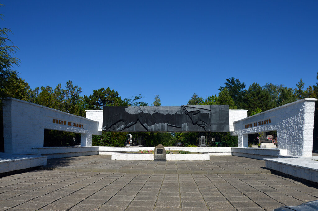 Anıt, heykel Мемориал Никто не забыт, ничто не забыто, Simferopol (Akmescit), foto