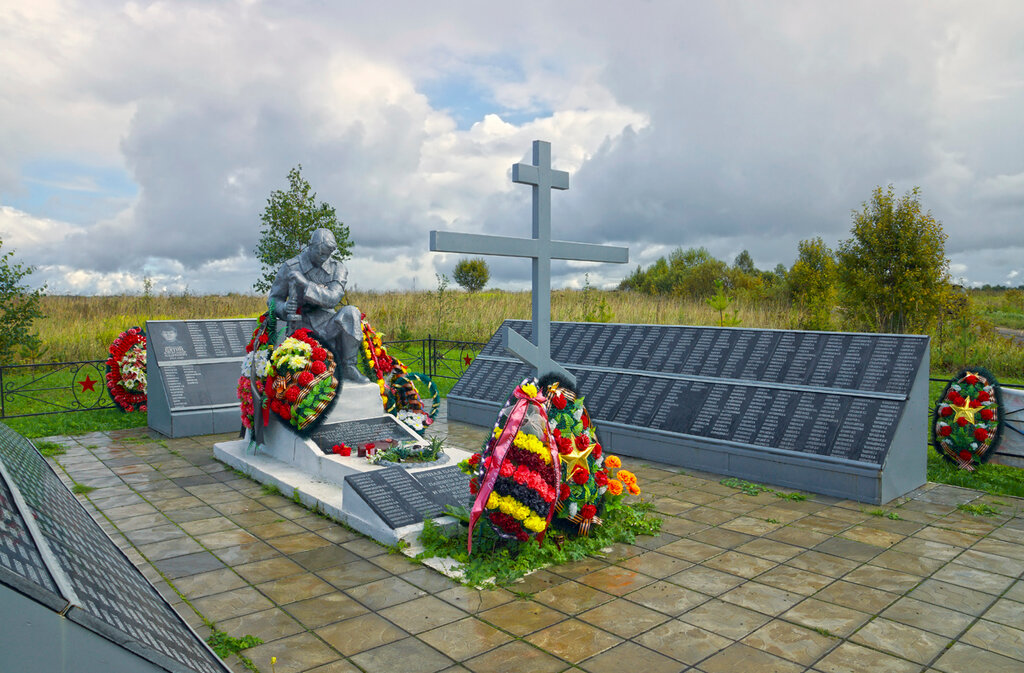 Anıt, heykel Братская могила д. Лукьяново, Tverskaya oblastı, foto