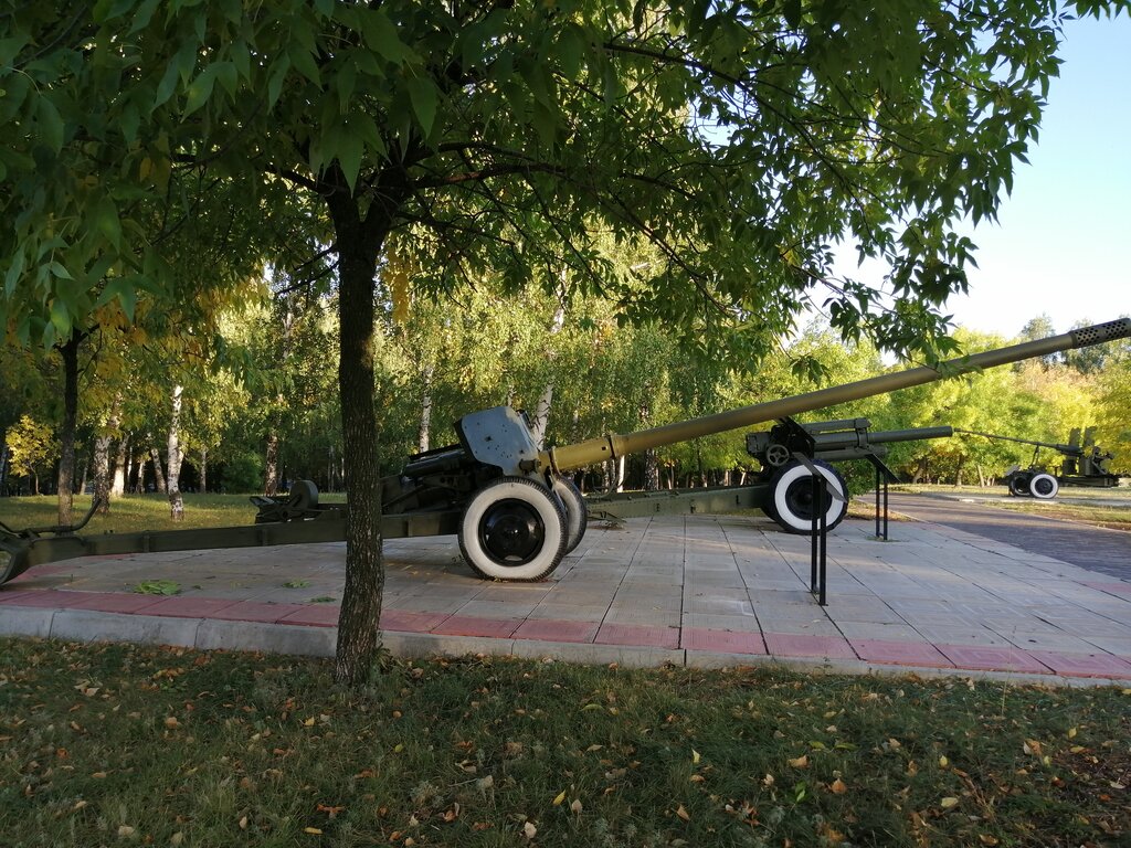 Teknoloji anıtı Противотанковая пушка Т-12 (2А19) 100-мм, Kumertau, foto