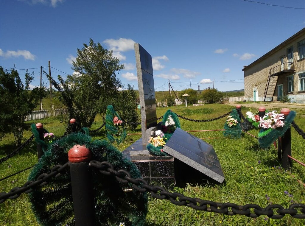 Anıt, heykel Обелиск Вечная память погибшим воинам-землякам 1941-1945 годы, Zabaykalski krayı, foto