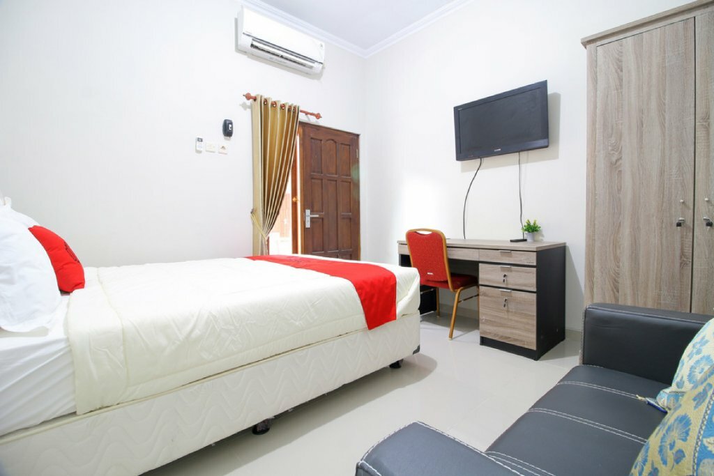 Otel RedDoorz Plus near Rumah Sakit Jih, Dünya, foto