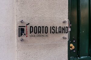 Porto Island (City of Porto, Rua de António Bessa Leite), otel  Porto'dan