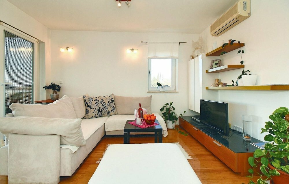 Otel Nice Home in Kukci With Wifi and 2 Bedrooms, Dünya, foto