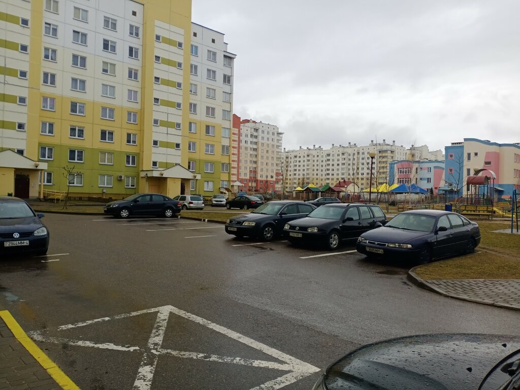 Otoparklar Parking lot, Grodno, foto