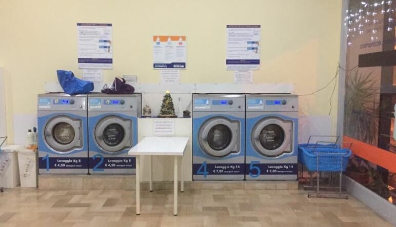 Kuru temizlemeciler Lavanderia Automatica Self Service, Campania, foto
