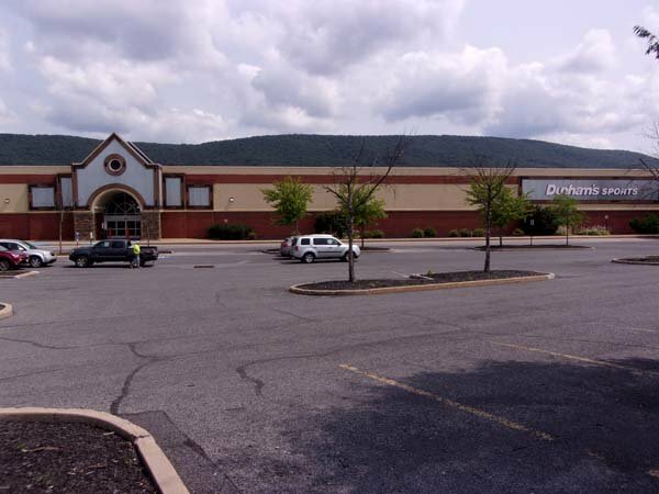 Spor giyim ve ayakkabı Dunham's Sports, Pennsylvania, foto