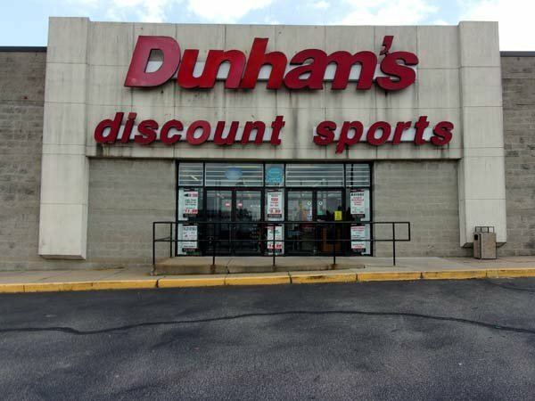 Spor giyim ve ayakkabı Dunham's Sports, Pennsylvania, foto