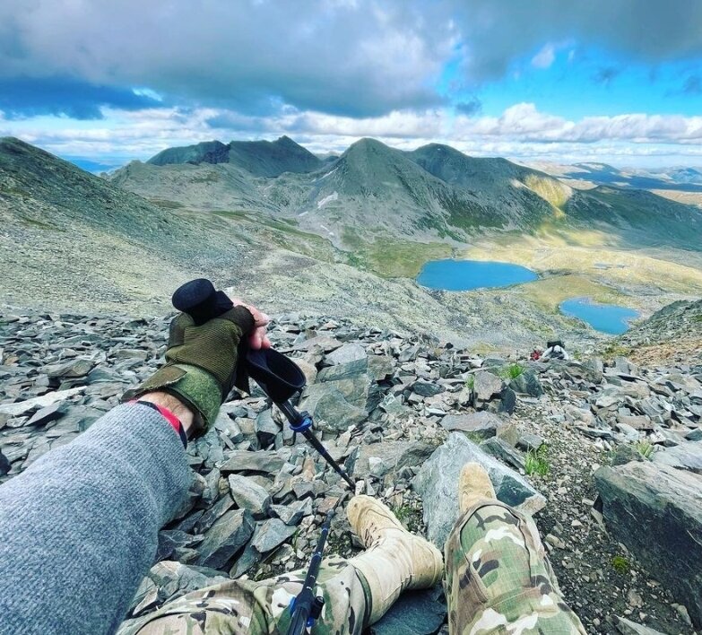 Dağ zirvesi Vysheivanovsky Protein, Doğu Kazakistan eyaleti, foto