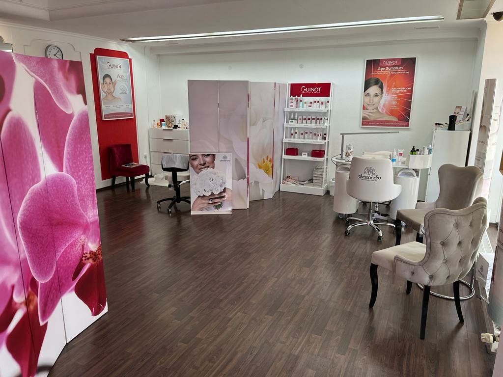 Kozmetik ve parfümeri mağazaları Kosmetik Institut Svitlana Dunayevska - Maniküre und Pediküre in Düsseldorf, Düsseldorf, foto
