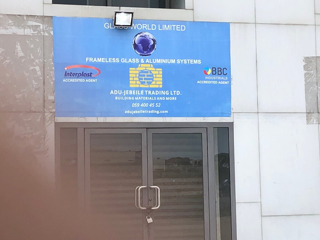 Cam ve cam ürün üreticisi Glass World Limited, Akra, foto