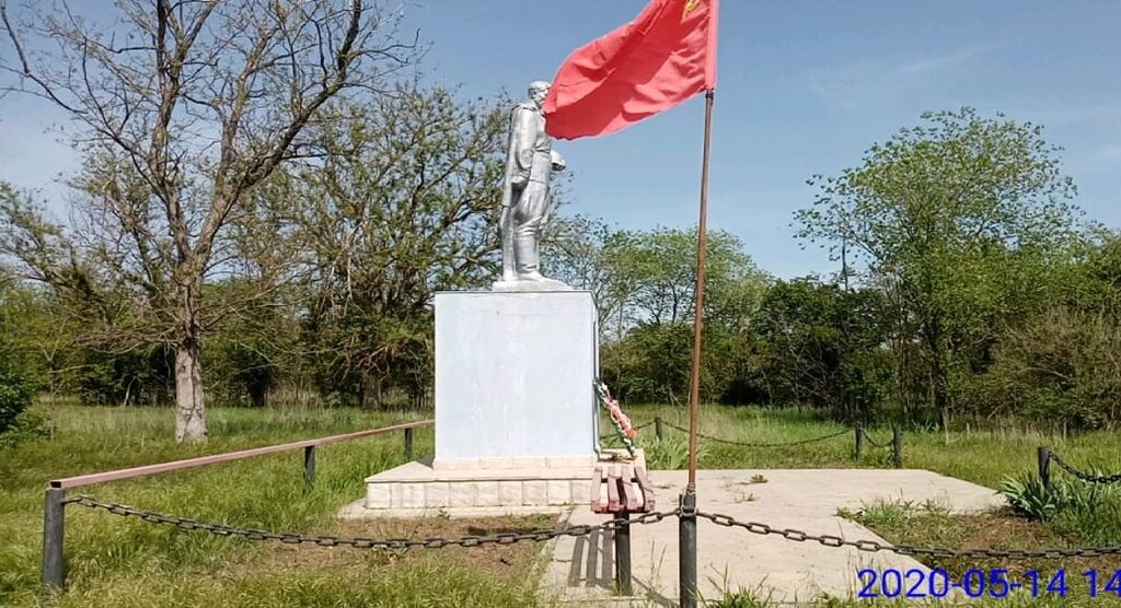 Anıt, heykel Братская могила, Rostovskaya oblastı, foto