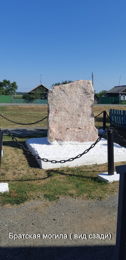 Anıt, heykel Братская могила бойцов, павших в кулацко-эссеровских мятежах, Tümen (Tiumenskaya) oblastı, foto