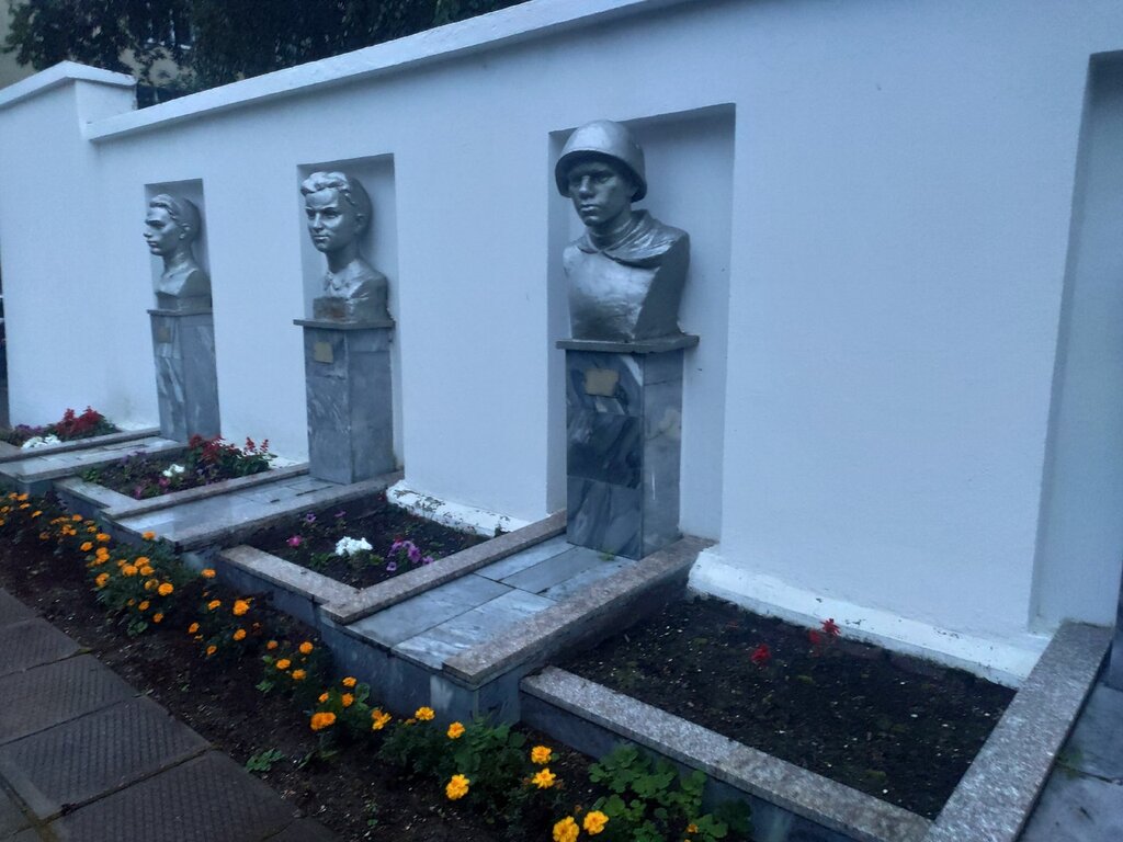 Anıt, heykel Бюст Александра Матросова, Izhevsk, foto