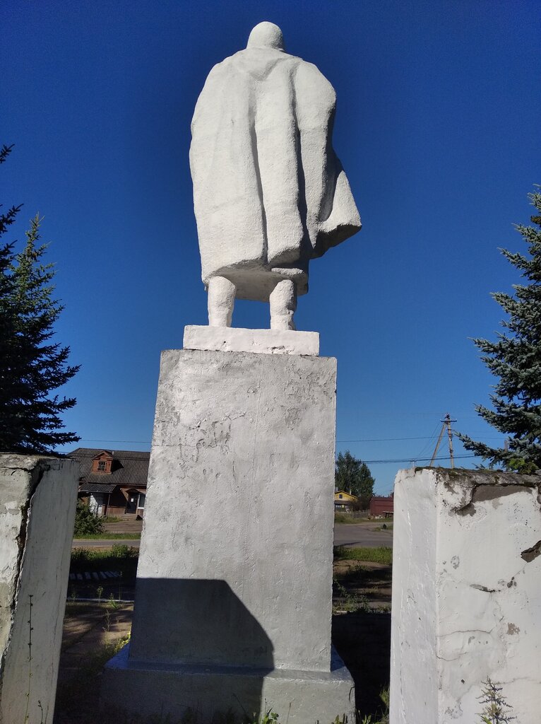 Anıt, heykel Воин-победитель, Kostromskaya oblastı, foto