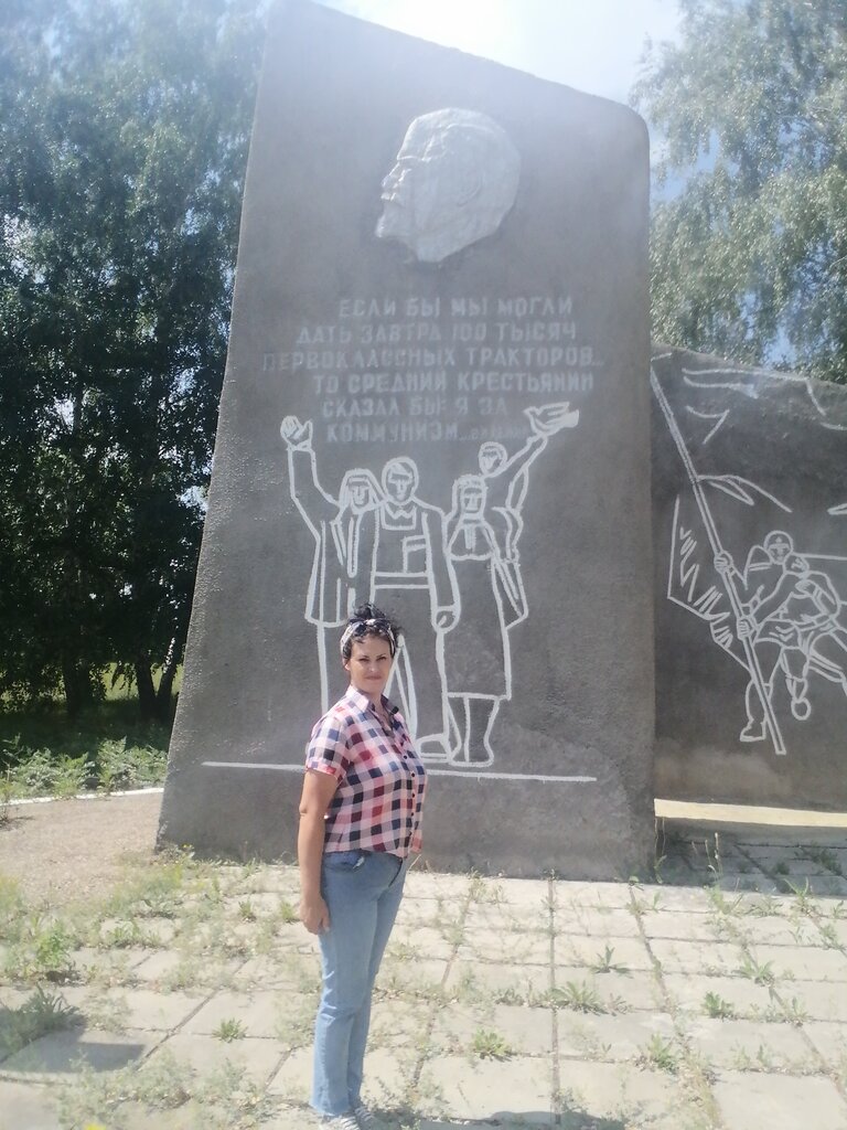 Anıt, heykel Мемориальный комплекс Ильичёво поле, Altayski krayı, foto