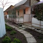 У Валентины (Primorskaya ulitsa No:23, posyolok Kuchugury), otel  Krasnodarski krayından