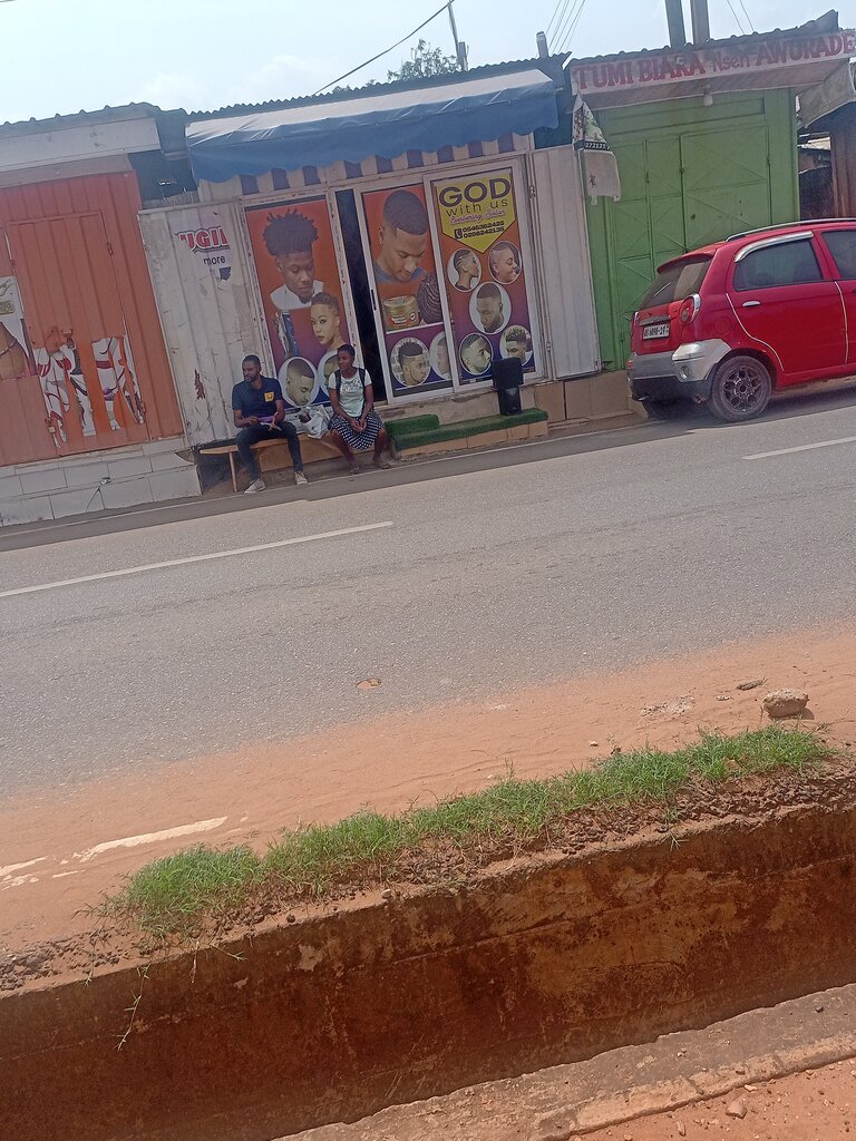 Berberler God with us barber shop, Akra, foto