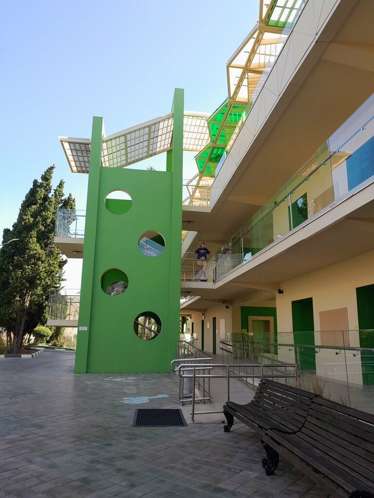 Tatil altyapısı Детский лагерь Лесной, корпус Сосна, Kırım Cumhuriyeti, foto